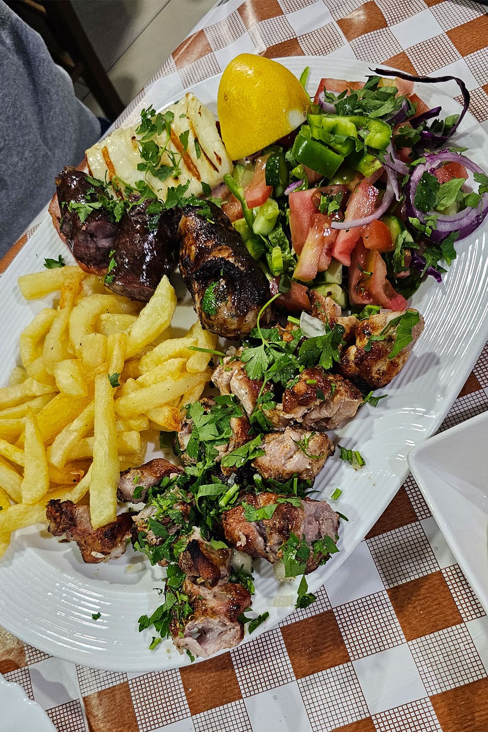 Geitonia Kebab House – Tasty Kebabs in Peyia